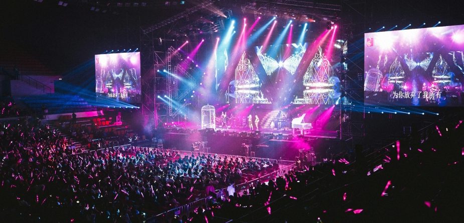 🎄 Christmas Party Ideas for Joyful Celebrations - Events Web | Event ...